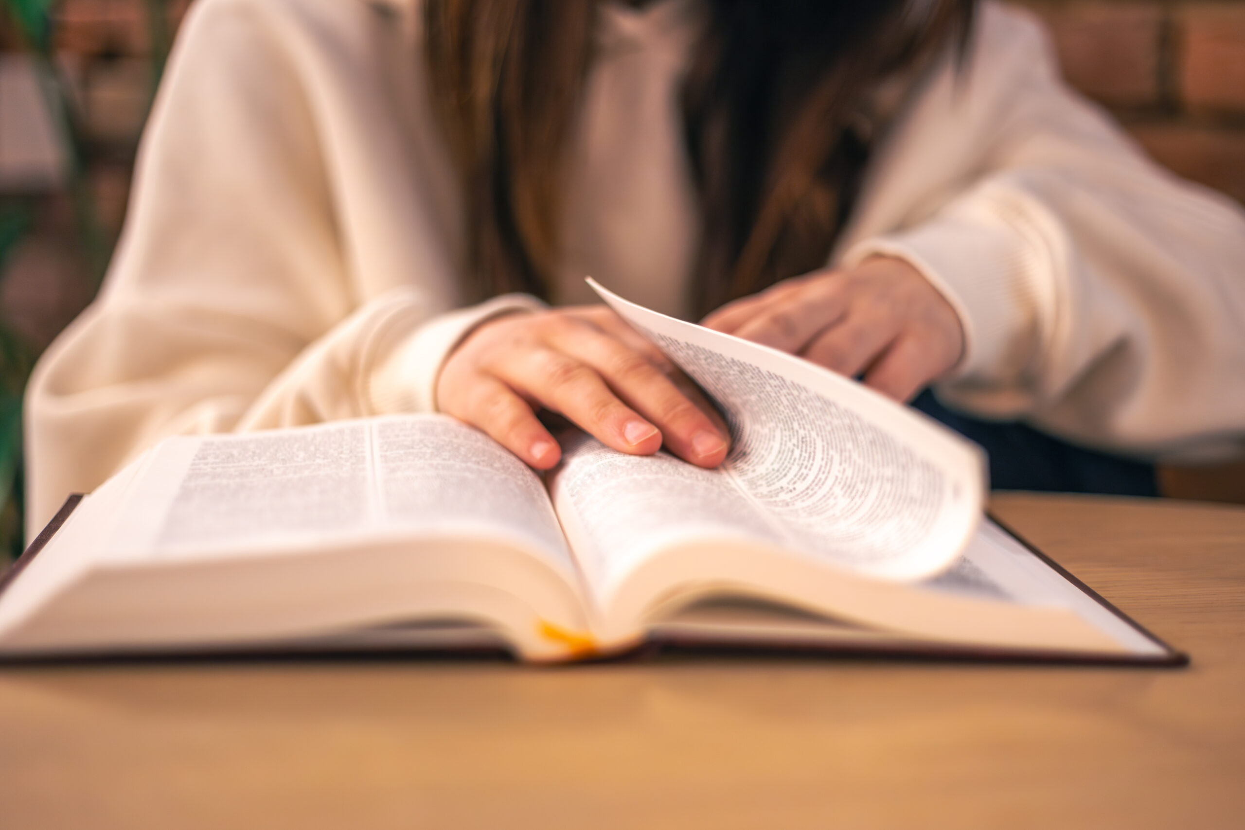 DA SUPERFICIALIDADE À PROFUNDIDADE: TRÊS IMAGENS PARA REPENSAR A ...